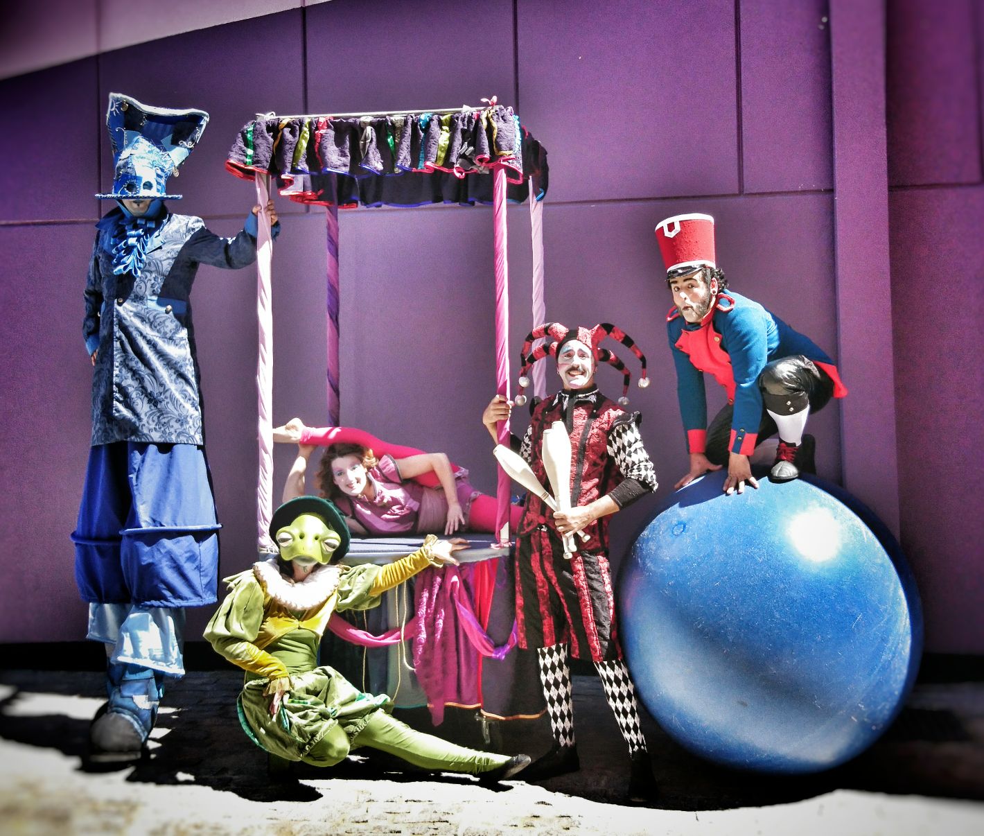 El circo llega a las plazas y parques del distrito