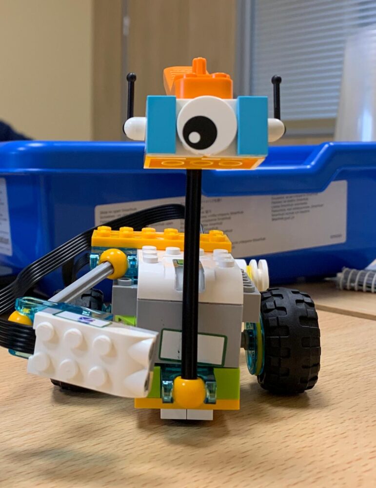 Chamartín pone en marcha un taller educativo de robótica dirigido a la ...