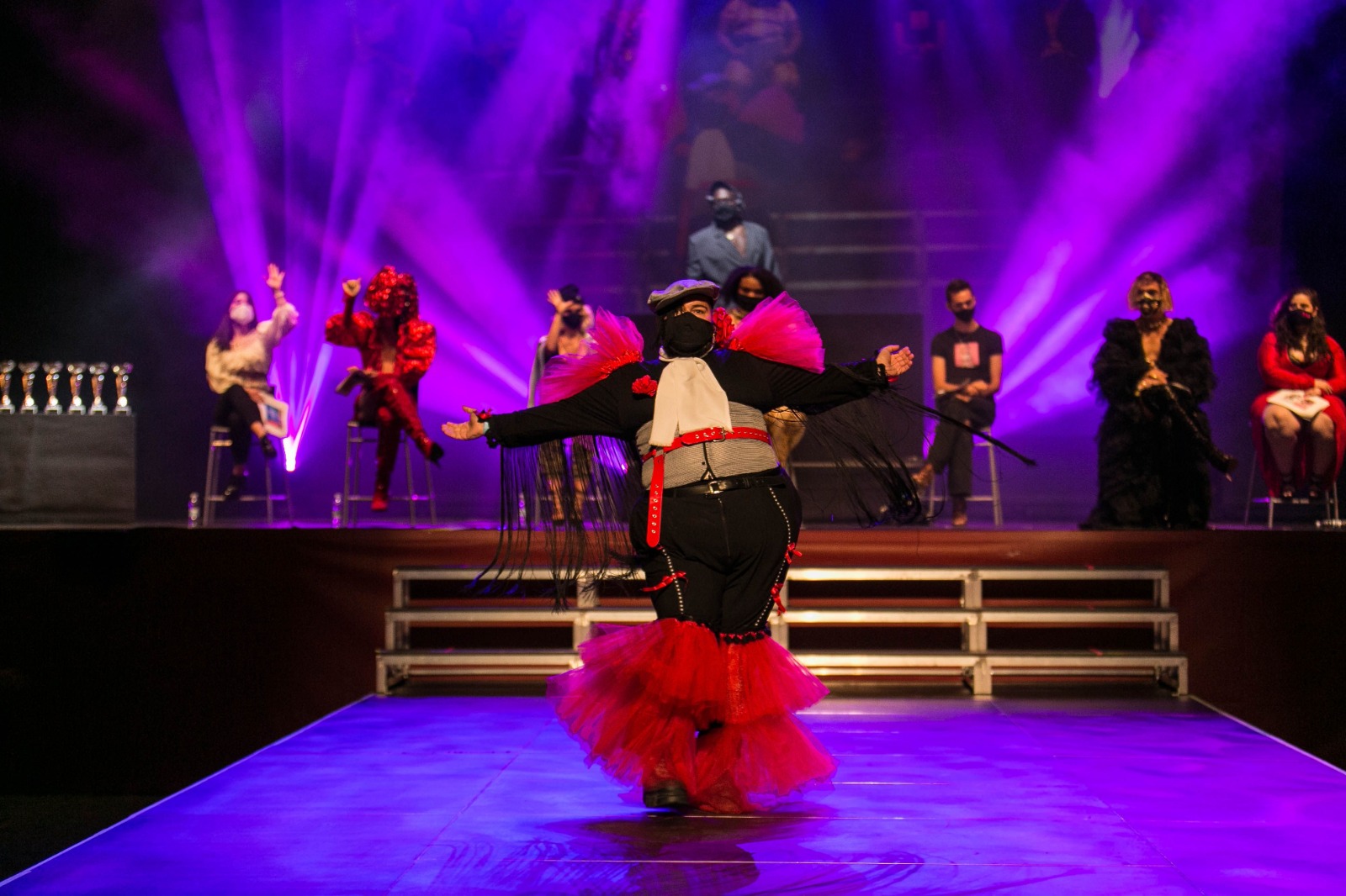 Voguing de una noche de verano, ¡bienvenidos al mundo del ballroom!