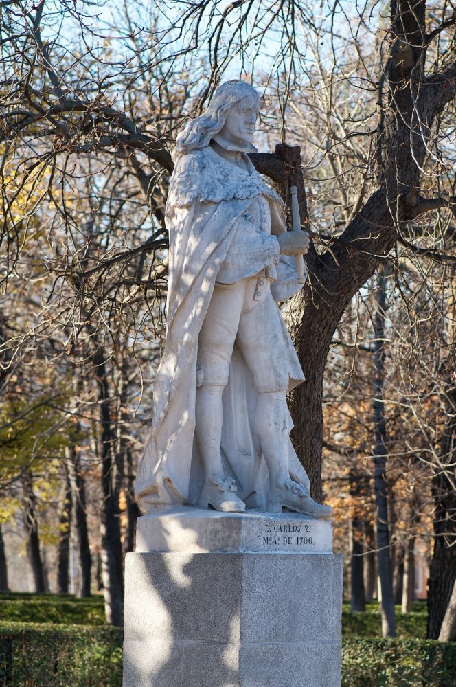 Las siete curiosidades de las 14 estatuas del paseo de Argentina de El ...