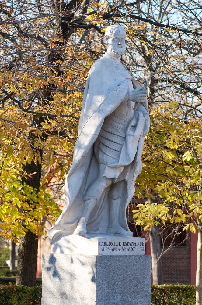 Las siete curiosidades de las 14 estatuas del paseo de Argentina de El ...