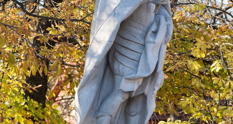 Las siete curiosidades de las 14 estatuas del paseo de Argentina de El ...