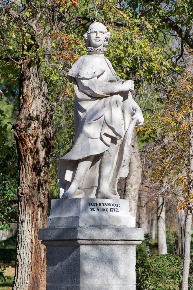 Las siete curiosidades de las 14 estatuas del paseo de Argentina de El ...