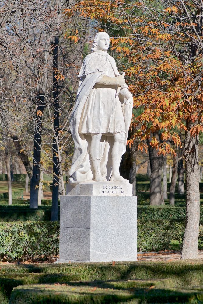 Las siete curiosidades de las 14 estatuas del paseo de Argentina de El ...