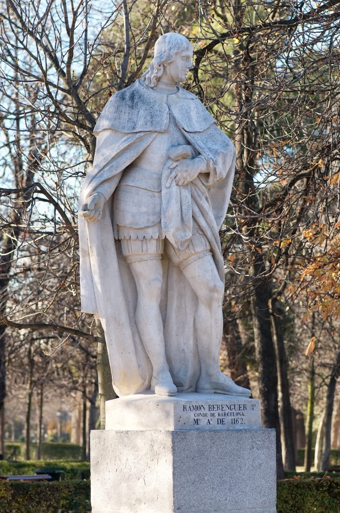 Las siete curiosidades de las 14 estatuas del paseo de Argentina de El ...