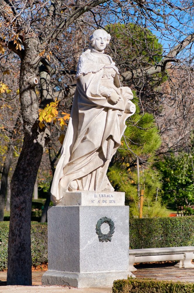 Las siete curiosidades de las 14 estatuas del paseo de Argentina de El ...