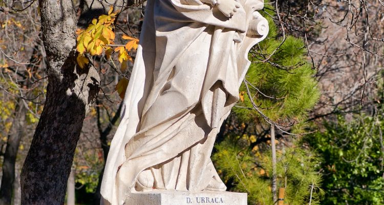 Las siete curiosidades de las 14 estatuas del paseo de Argentina de El ...